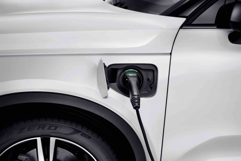 Volvo offers charging bonus to buyers of new plug-in hybrid EVs