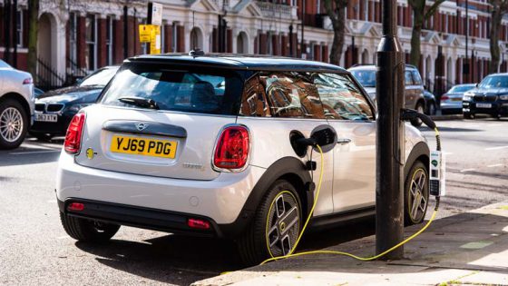 Siemens converts all lamp posts on residential street to electric car ...