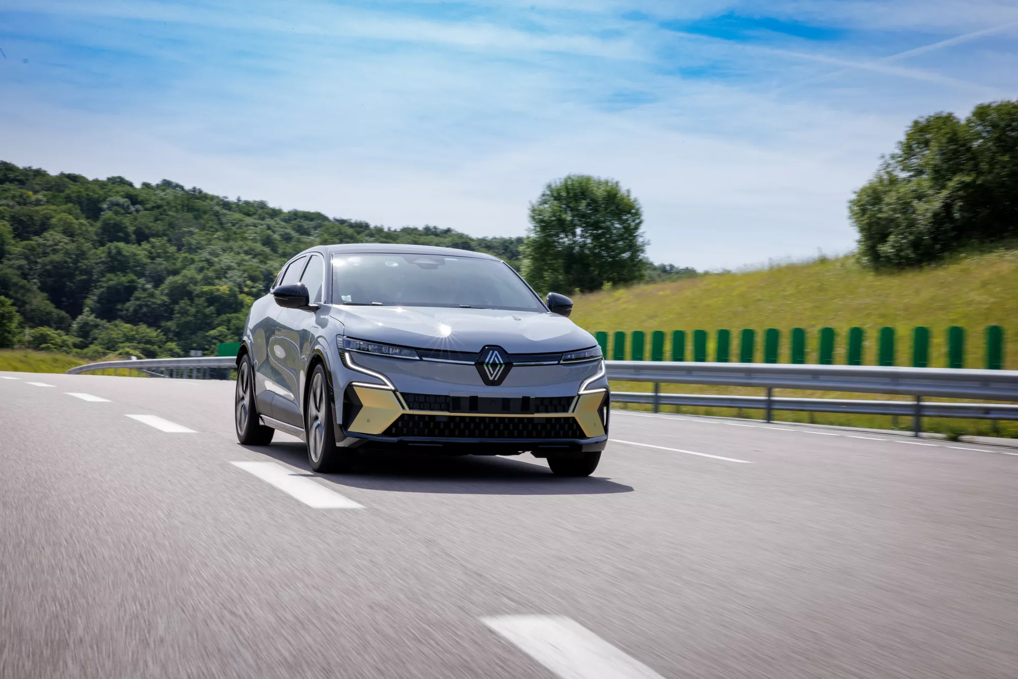 Renault joins EV price war by slashing $10,000 off driveway price of ...