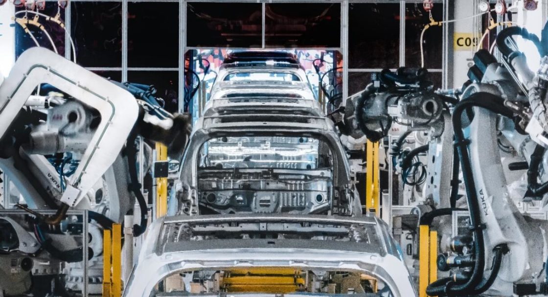 First electric people mover with 800km range rolls off production line