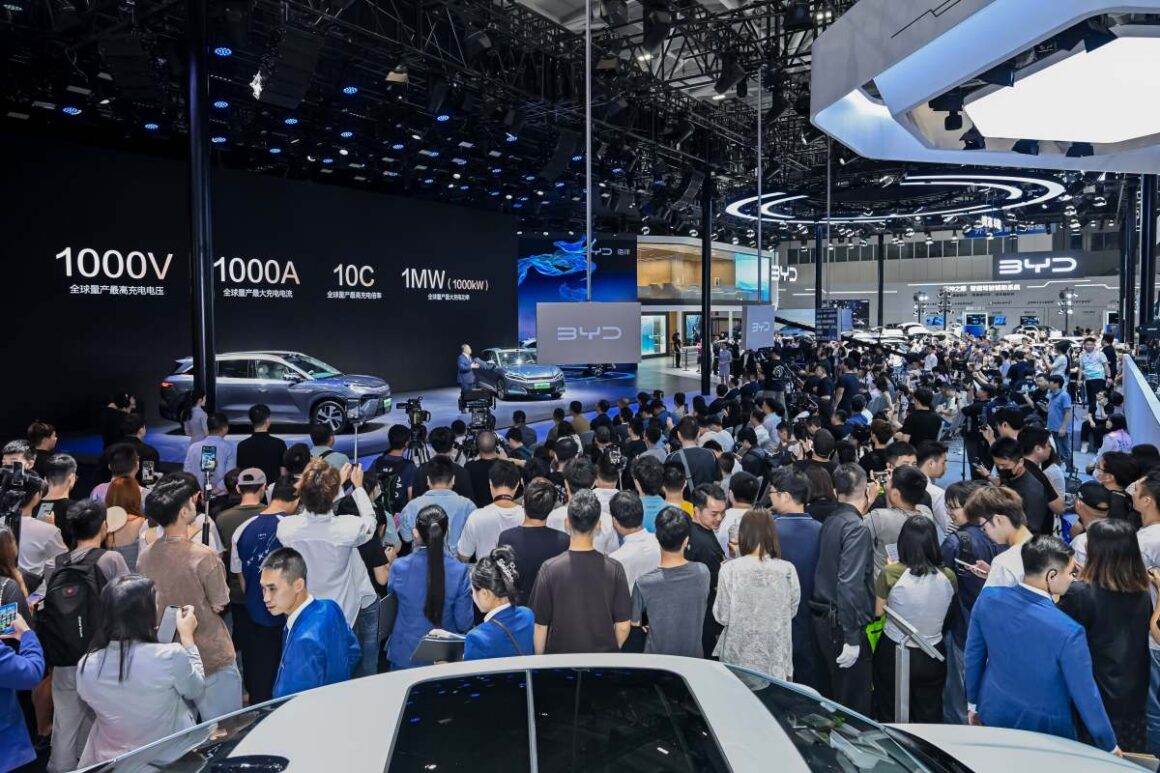 BYD to roll out 15,000 super fast 1 MW electric vehicle chargers