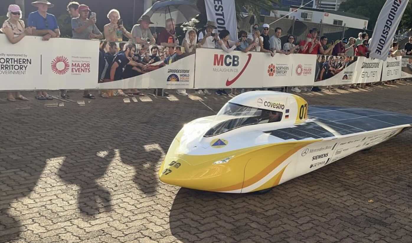 Fleet of high-tech solar cars head off under the Top End sun