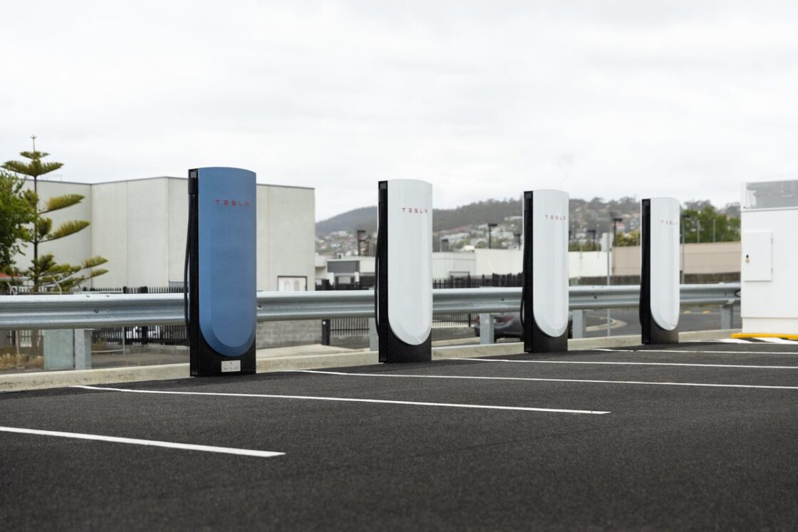 Tesla opens its 75,000th supercharger stall - in Australia, with a ...