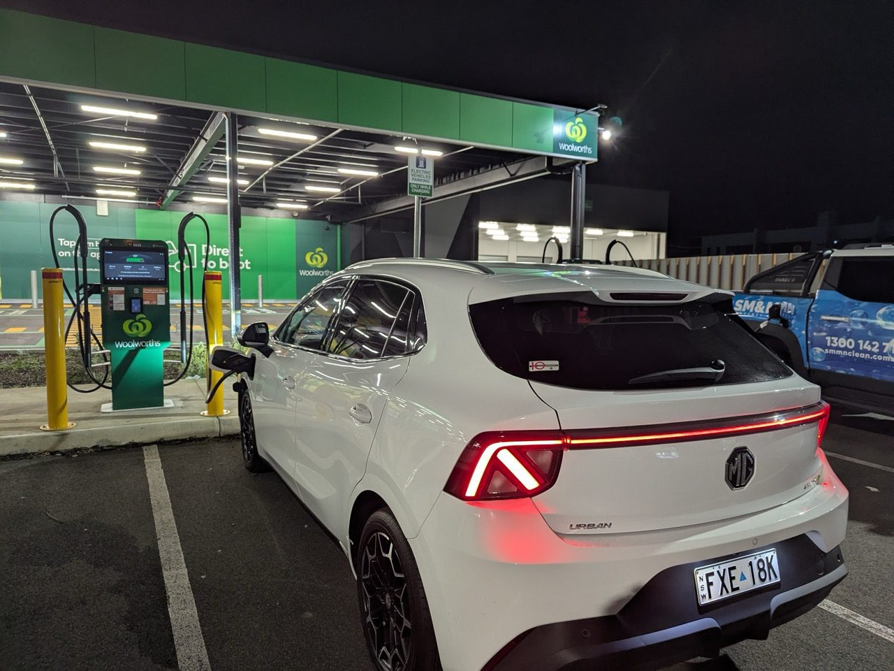 Community group launches new neighbourhood battery, with EV charging ...