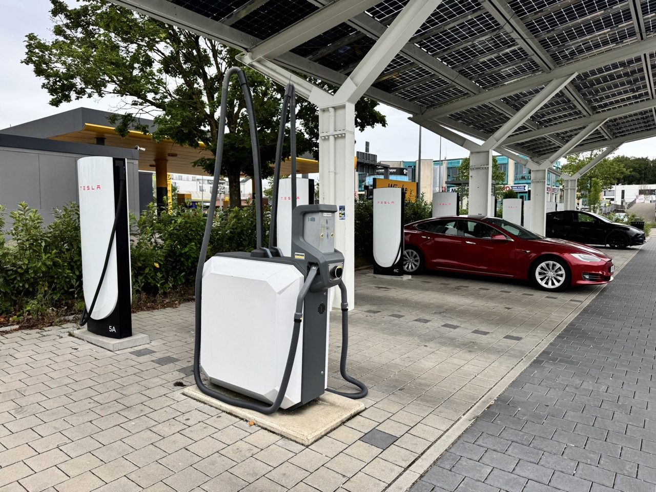 Tesla Supercharger spotted with car vacuum cleaner for charging and ...